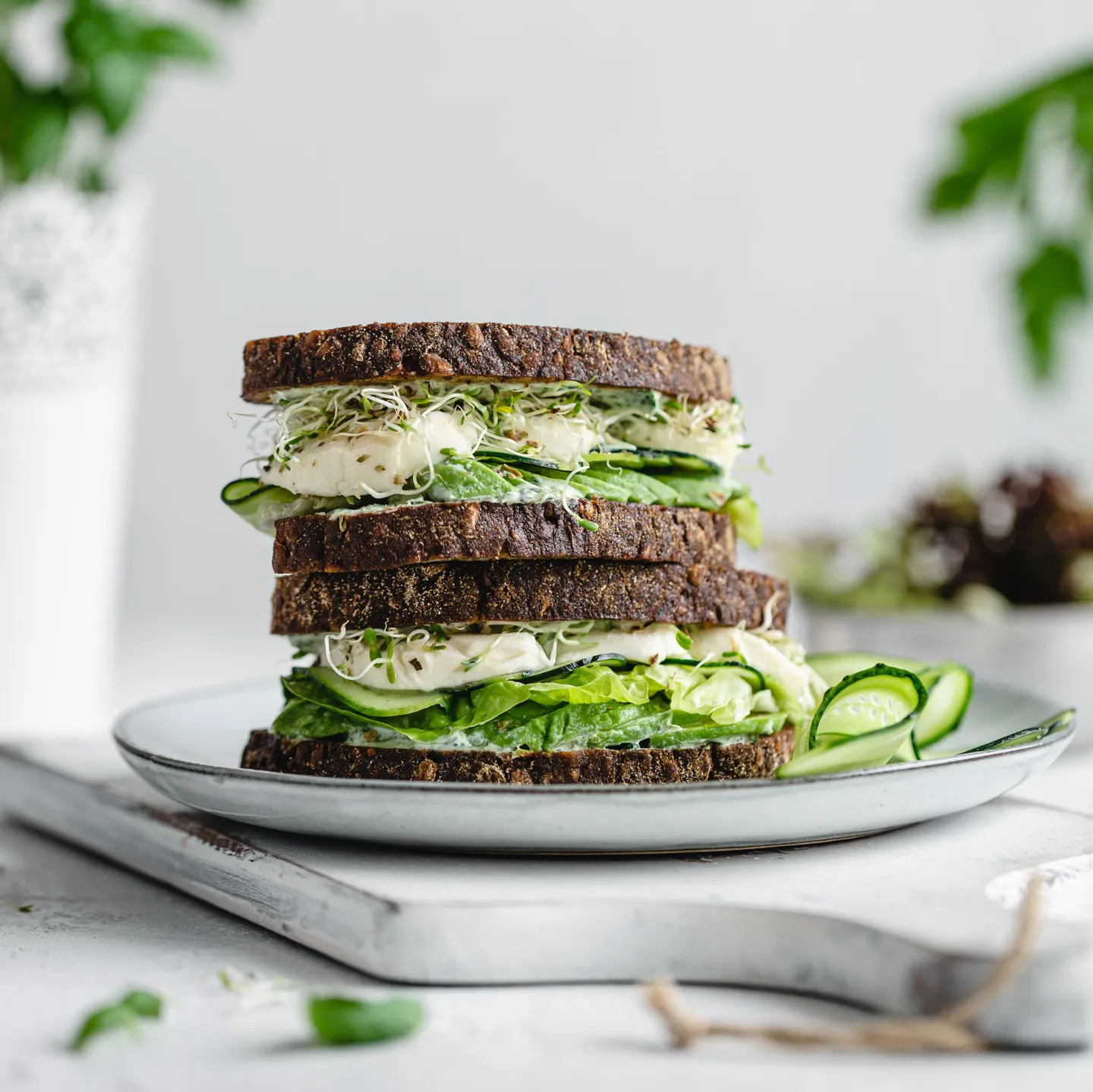 Žaliasis sumuštinis su tamsia duona